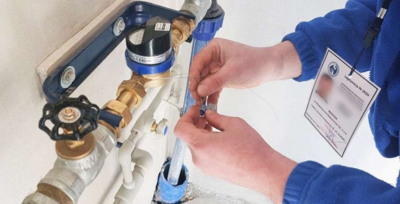 W Niepołomicach montują mieszkańcom nowoczesne wodomierze radiowe - Bochnianin.pl